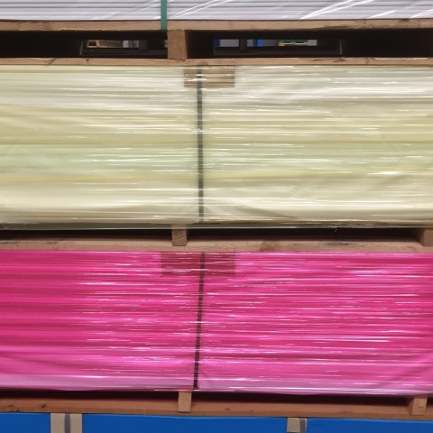 Farvet PVC Plader - extruderede opskummede plader | Deigaard Plast